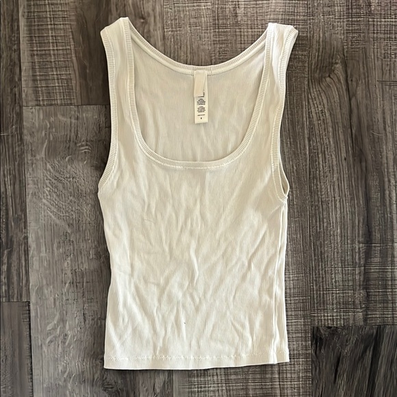 SKIMS | Tops | White Ribbed Tank Top Skims | Poshmark
